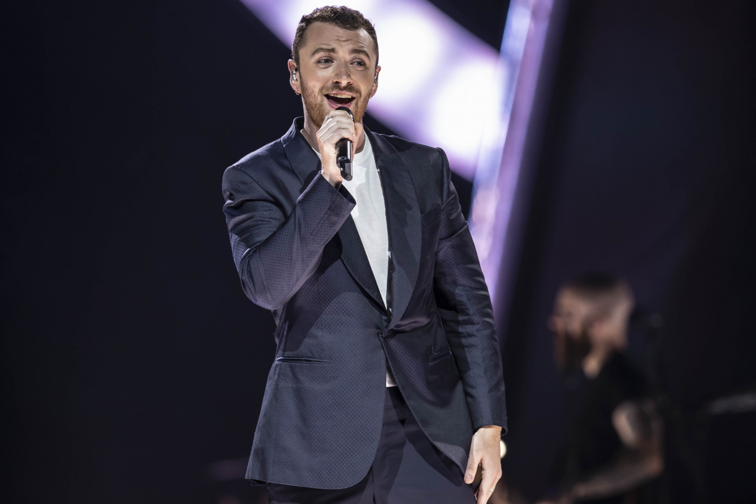 Sam Smith conquista a mexicanos en el Palacio de los Deportes