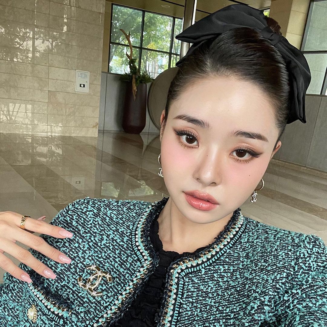 Exhiben Song Ji Ah, de "Single's Inferno" de Netflix, por usar ropa falsa