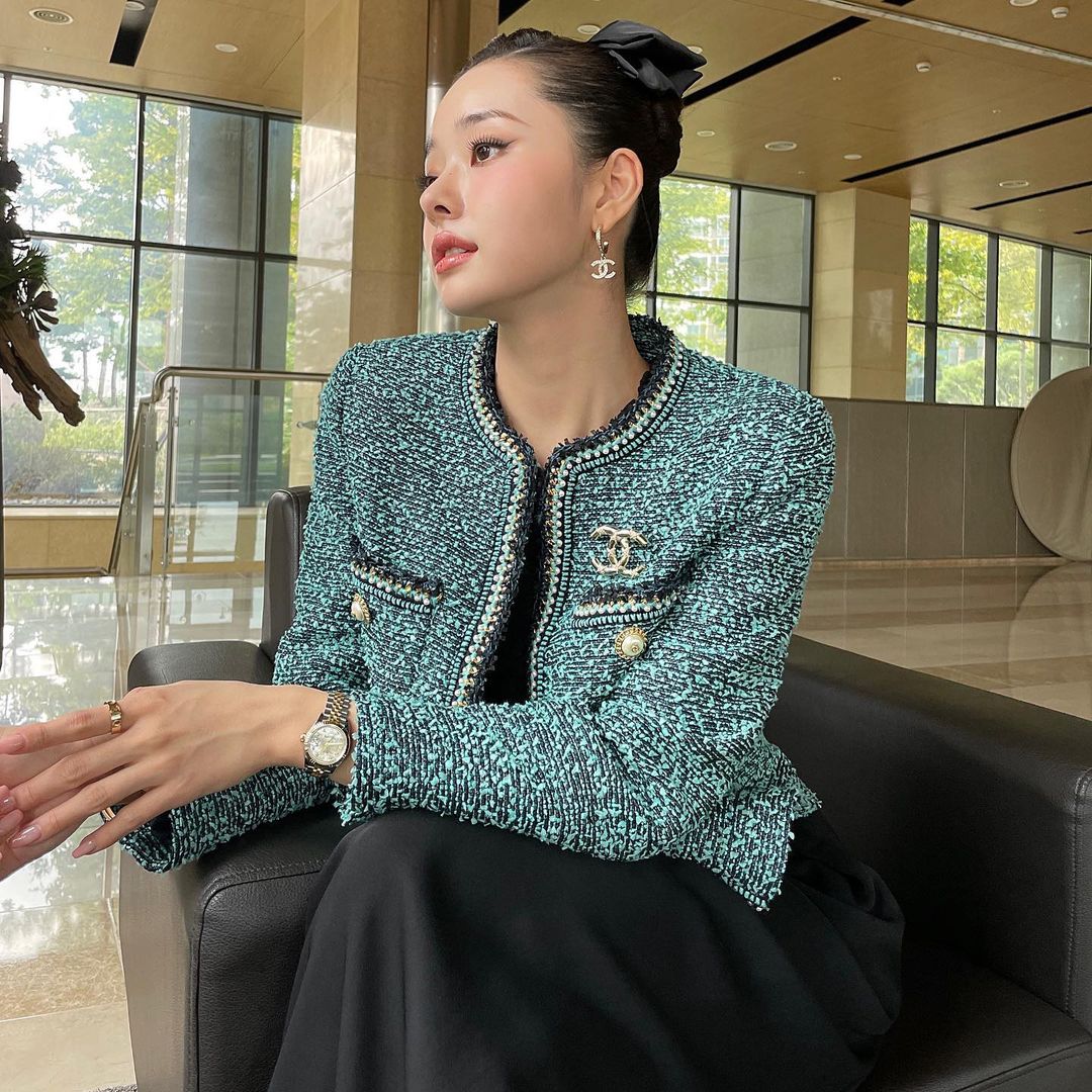 Exhiben Song Ji Ah, de "Single's Inferno" de Netflix, por usar ropa falsa