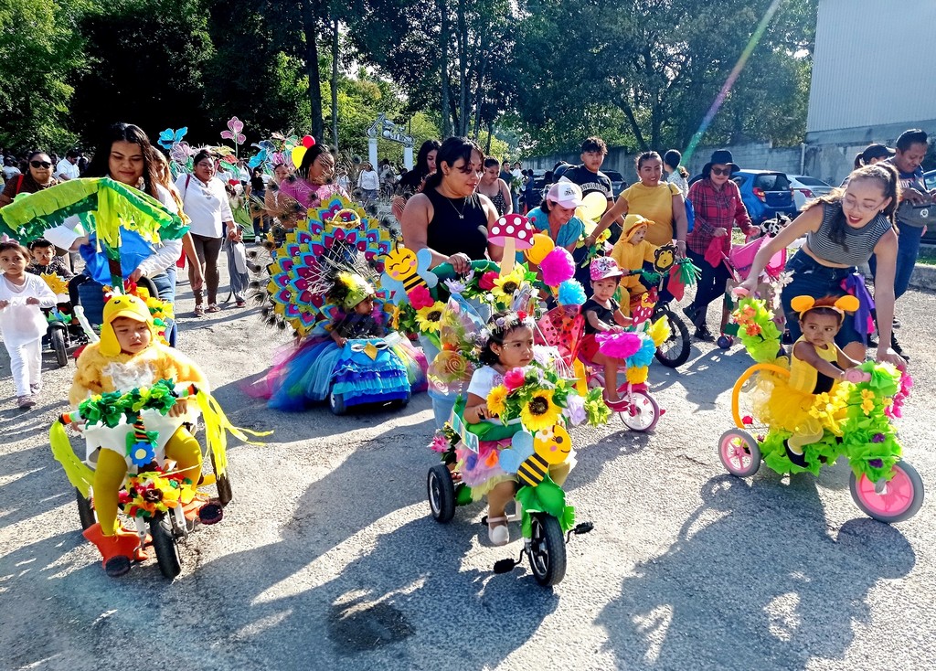 Alumnos de Tizimín celebran con colorido desfile la primavera (FOTOS ...