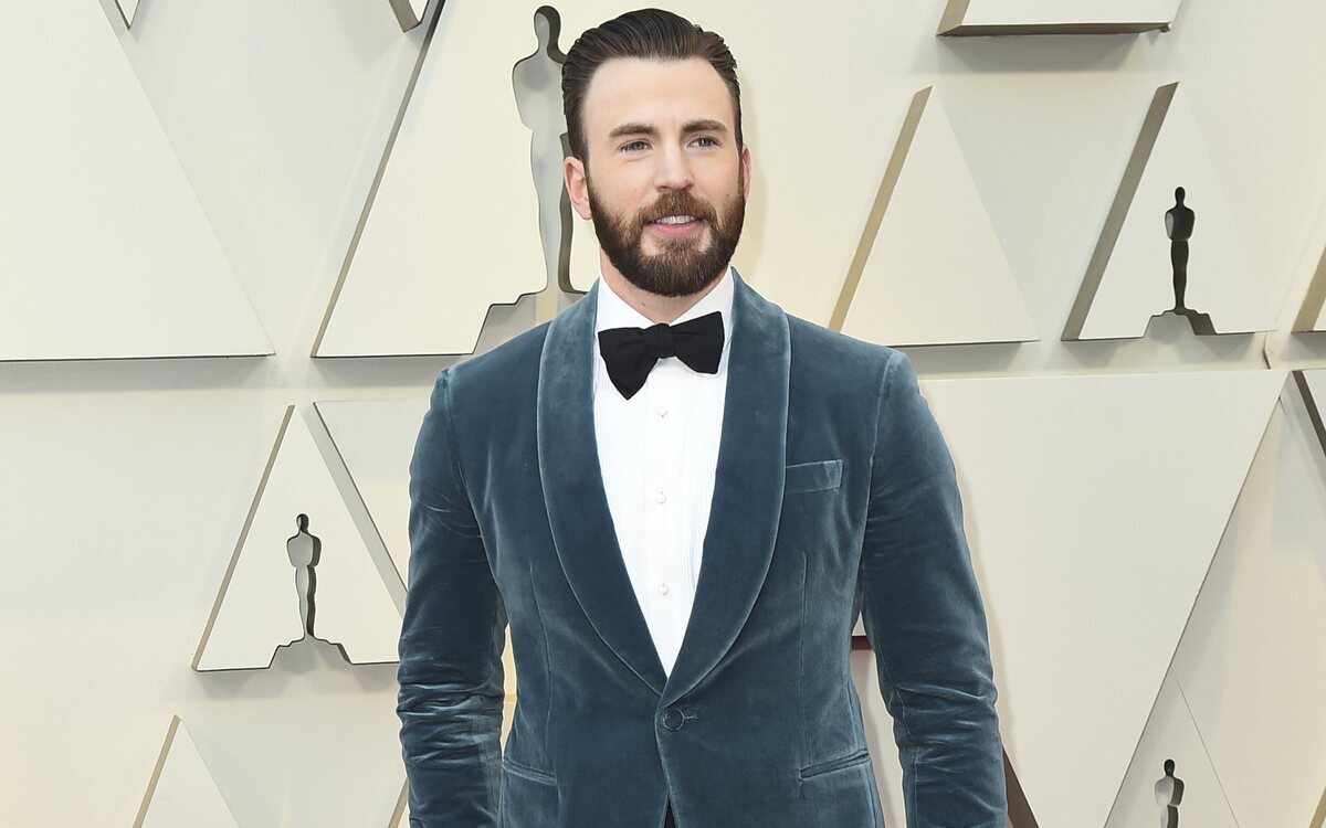 Chris Evans aclara polémica por supuestamente firmar bomba israelí