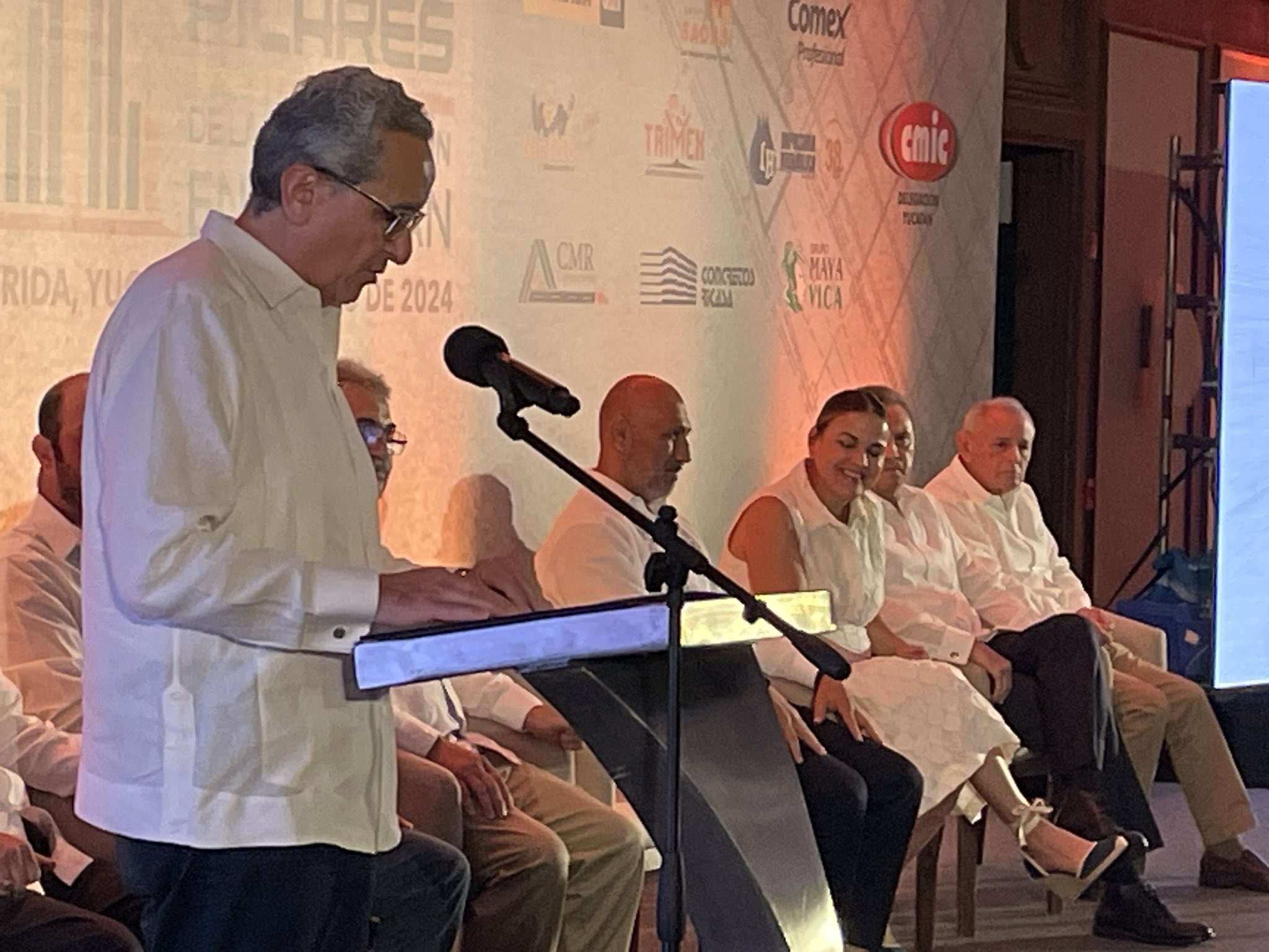 Benjamín Paredes Góngora recibe el galardón Pilares de la Construcción ...